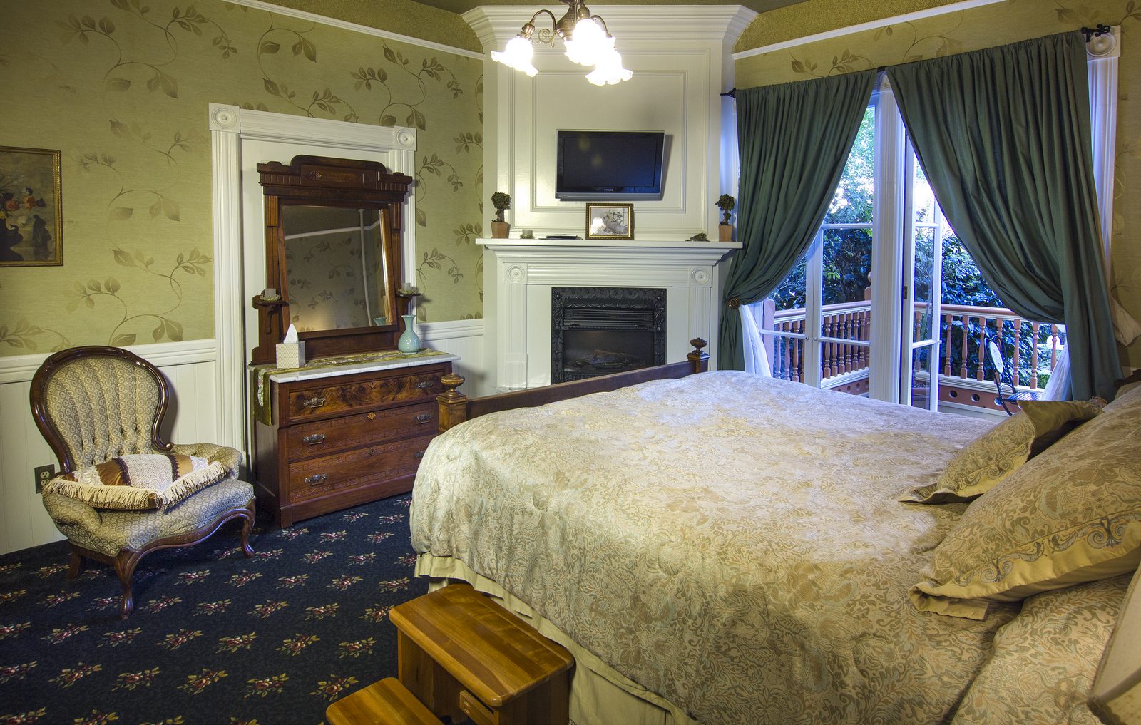 Garden - The Gingerbread Mansion