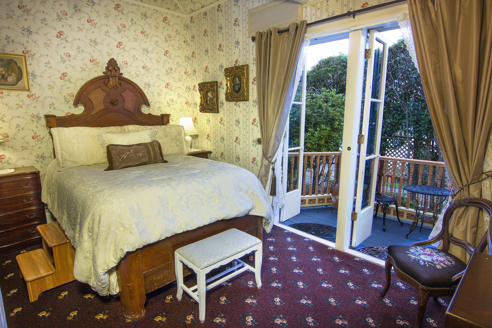 Hideaway - The Gingerbread Mansion