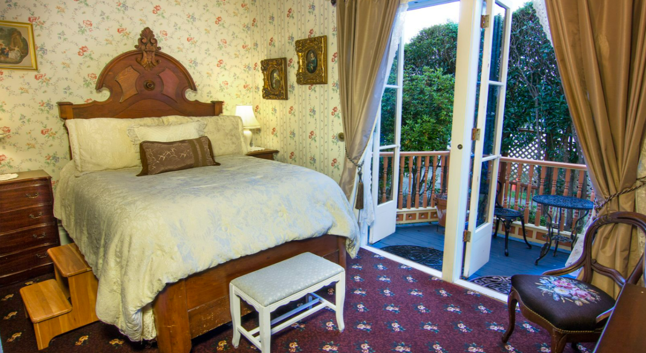 View Guestrooms - The Gingerbread Mansion